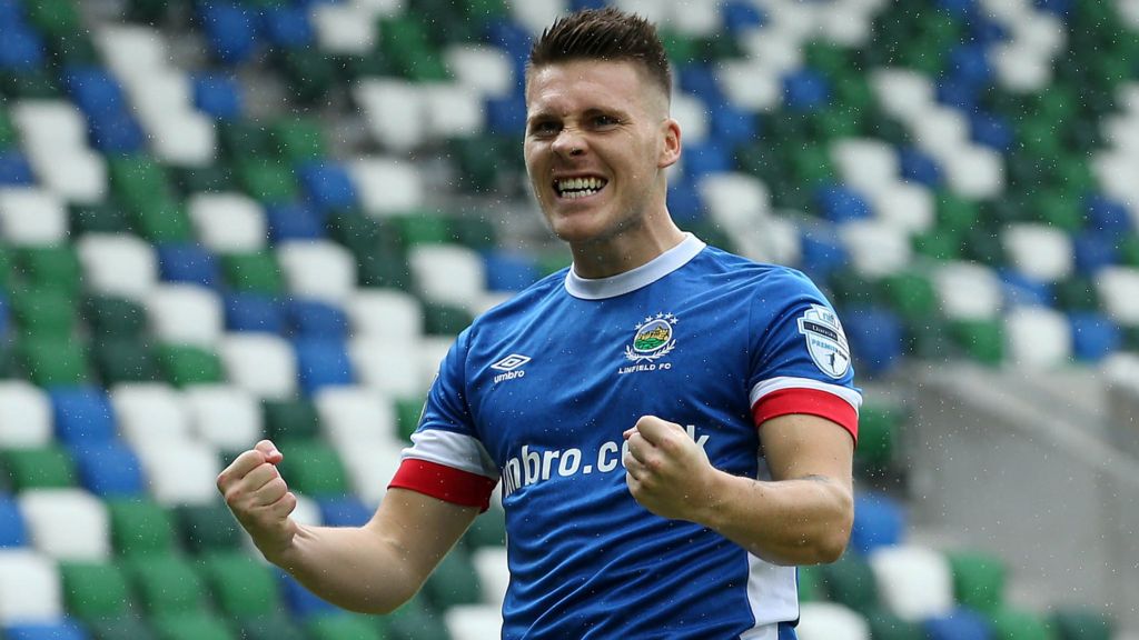 Irish Premiership: Linfield ease to victory over Glenavon - BBC Sport