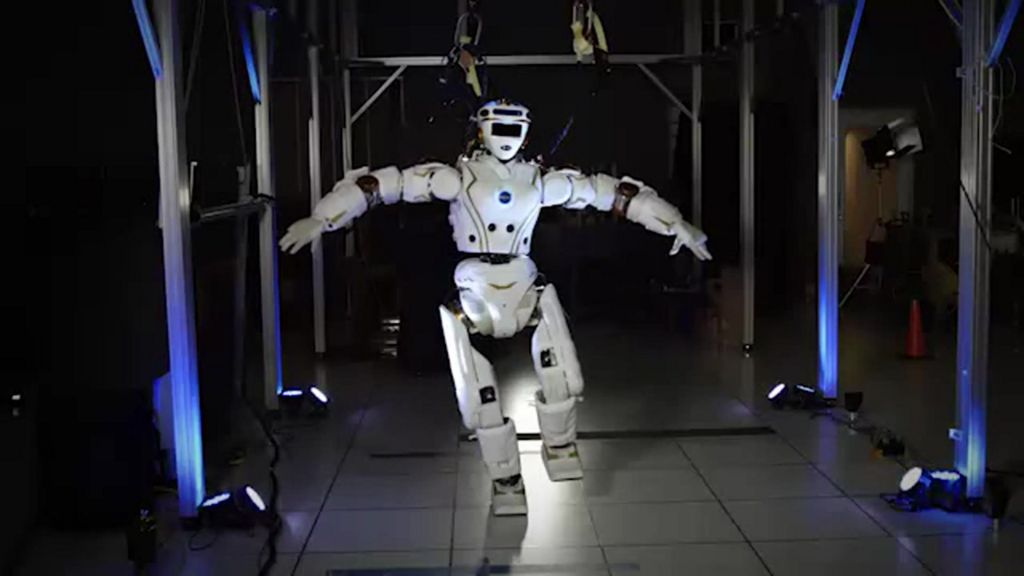 Nasa tests out new robot for Mars - BBC Newsround