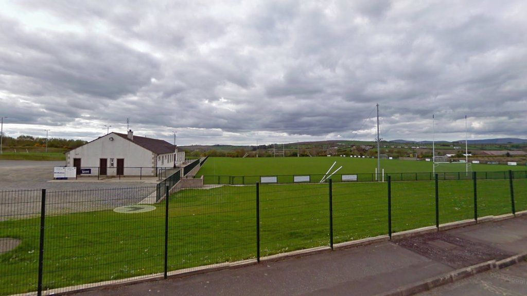 Slaughtmanus GAA player Kevin King dies during match - BBC News