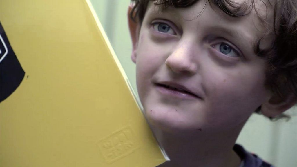 Autism: Parents of blind girl want better vitamin A testing - BBC News