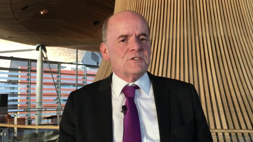 Holi'r Prif Weinidog: Dadansoddiad Vaughan Roderick - BBC Cymru Fyw