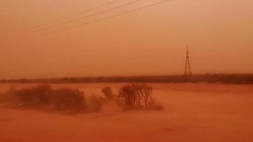 Dust from Australian sandstorm turns Sydney sky orange - BBC Newsround