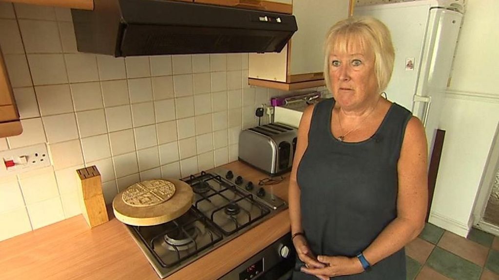 Balchder pobl Merthyr Tudful yn eu tref - BBC Cymru Fyw