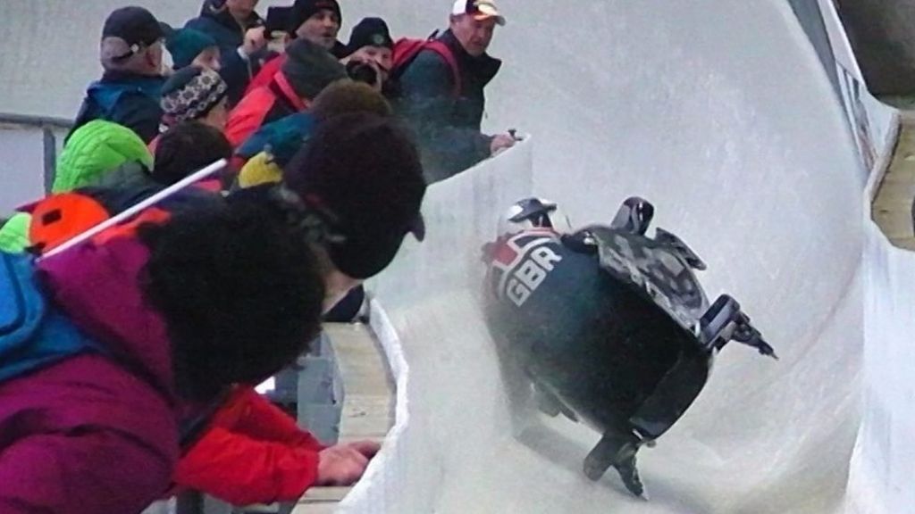 Bobsleigh World Cup: GB pair escape crash - BBC Sport