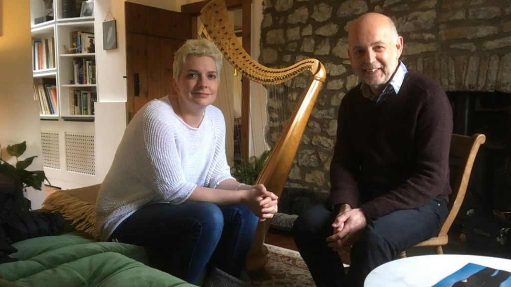 Catrin Finch: Hapusrwydd, y delyn a bywyd wedi canser - BBC Cymru Fyw