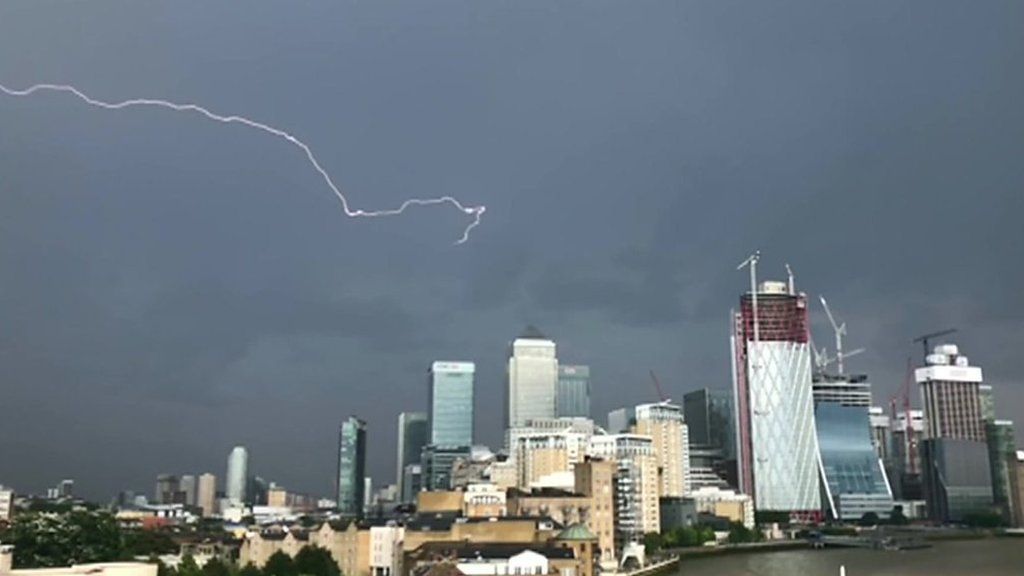 UK faces stormy weather - BBC Newsround