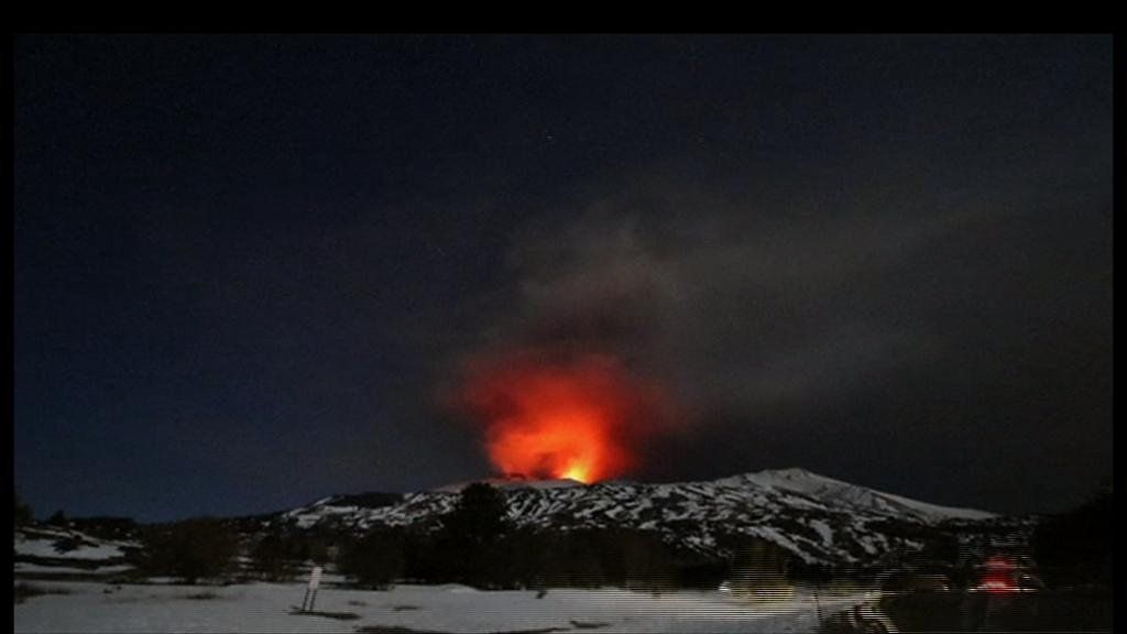 Volcano expert explains why Mount Etna blast happened - BBC Newsround