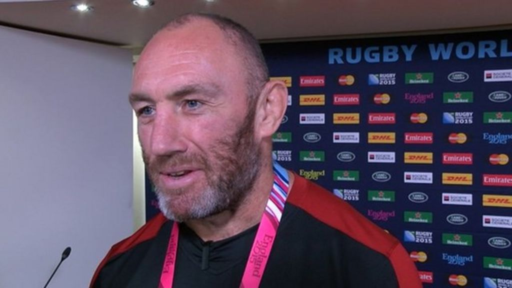 Robin McBryde: 'Elwa o'r 16eg dyn' - BBC Cymru Fyw