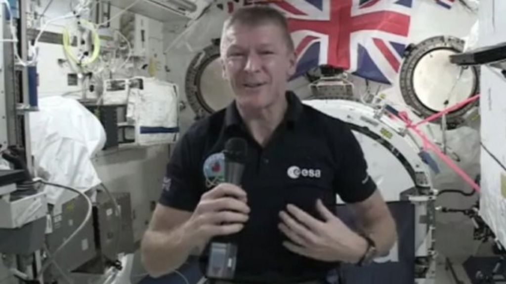 Cosmic Classroom: School kids talk to Tim Peake - BBC Newsround
