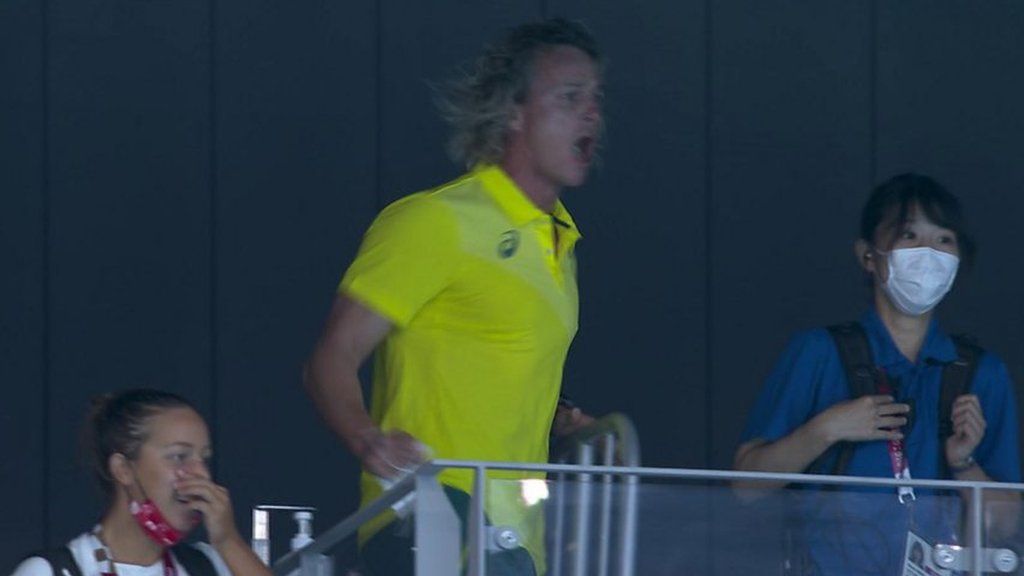 Tokyo Olympics: Australian swim coach's EPIC celebration goes viral ...