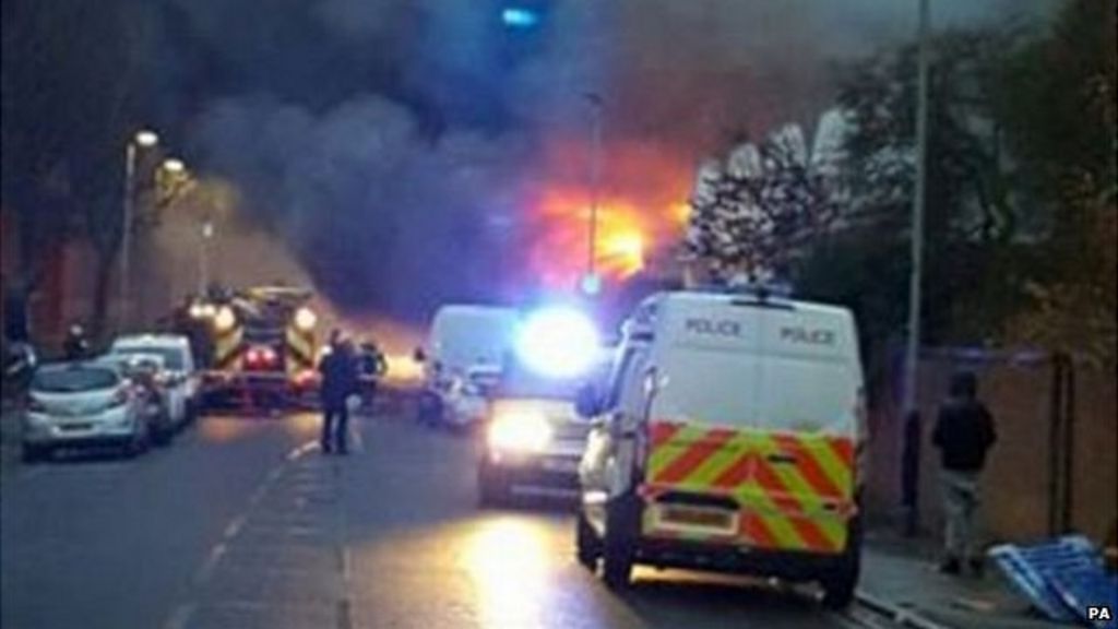 Firefighters tackle massive bakery fire - BBC Newsround