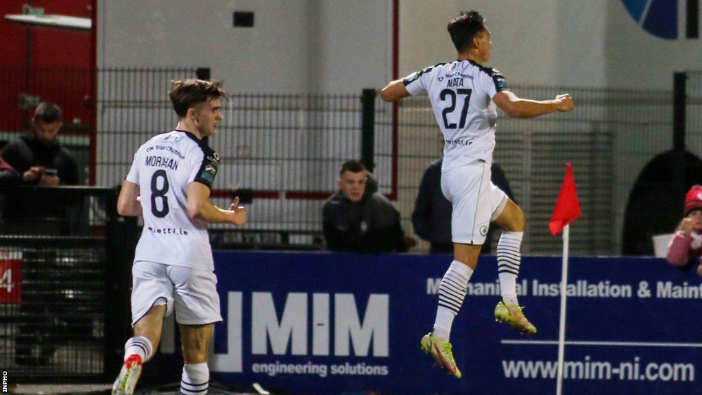 Premier Division: Ciaran Coll rescues point for Candystripes against ...