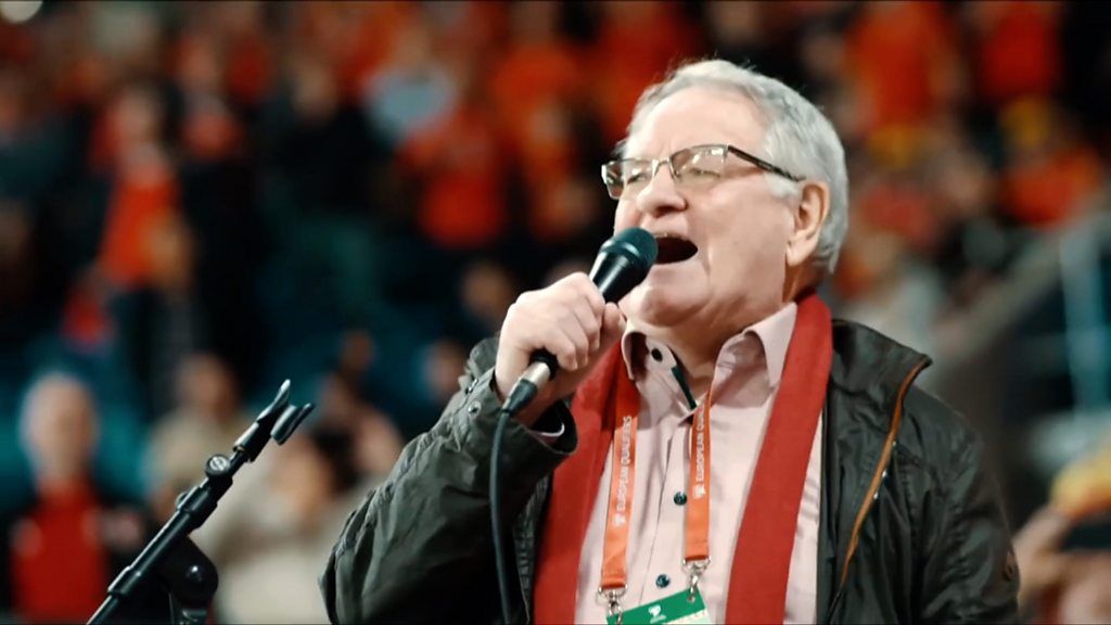 Dafydd Iwan: Fake plot to kill Prince Charles, says singer - BBC News