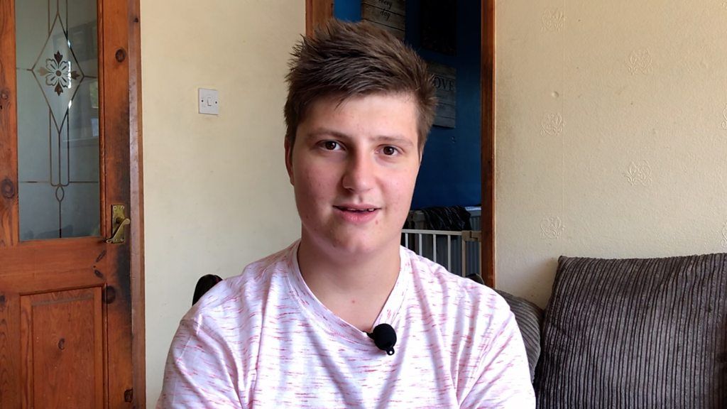 Stevenage car cruise crash: Injured man 'lucky to be alive' - BBC News