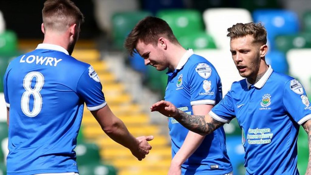 Linfield's victory over Coleraine keeps slim title hopes alive - BBC Sport