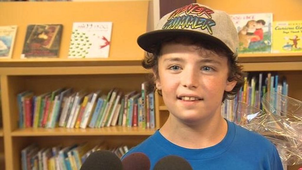 Library apology note boy rewarded in Toronto, Canada - BBC Newsround