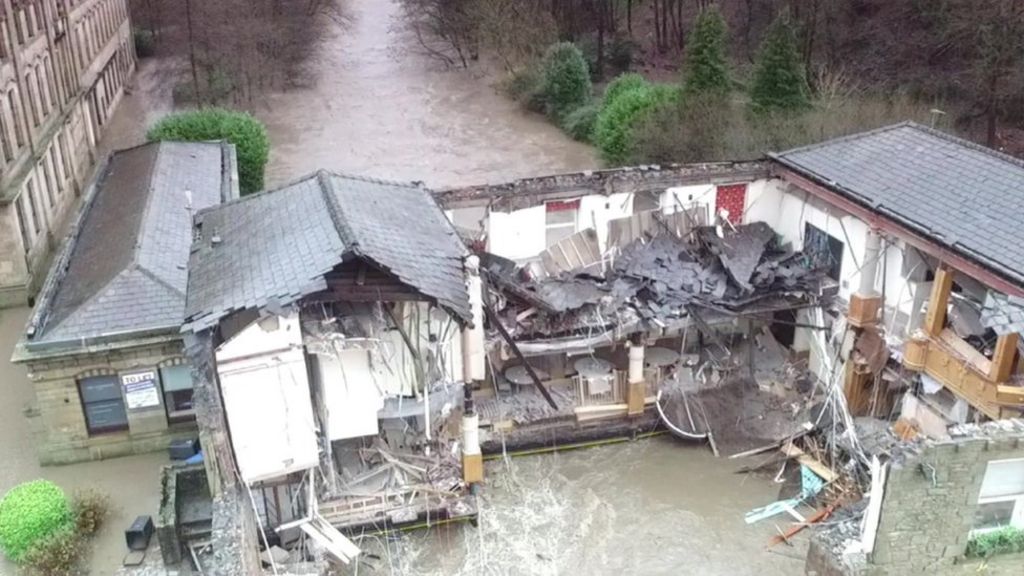 Flood water washes away building - BBC Newsround