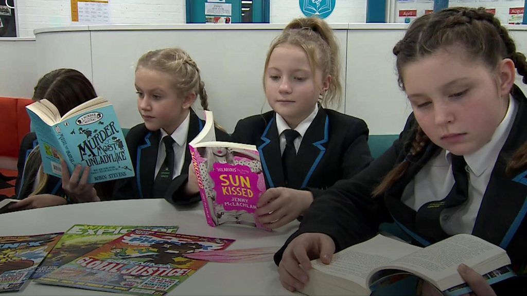 Covid: School readers needed 'more than ever' to aid literacy - BBC News