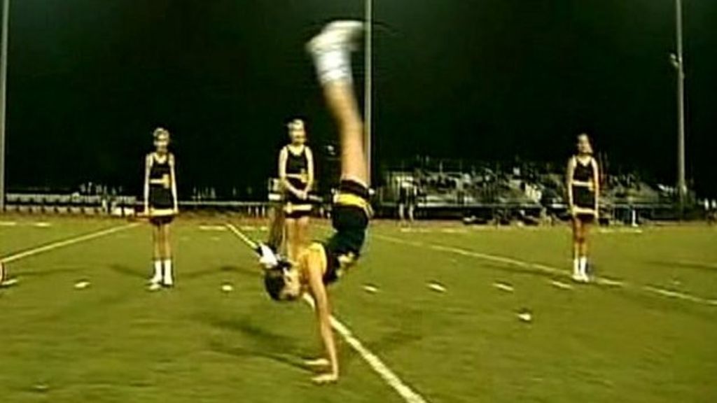 US cheerleader sets new backflipping world record - BBC Newsround