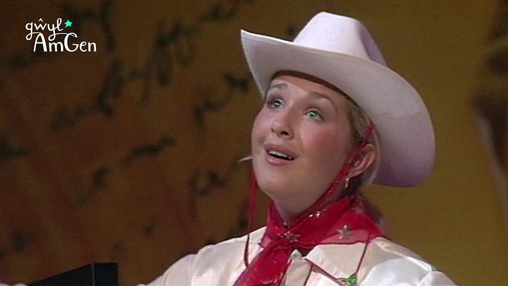 Tara Bethan: Unawd Sioe Gerdd dan 25 yn 1999 - BBC Cymru Fyw