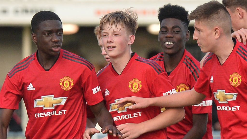 Manchester United beat Rangers in Super Cup NI - BBC Sport