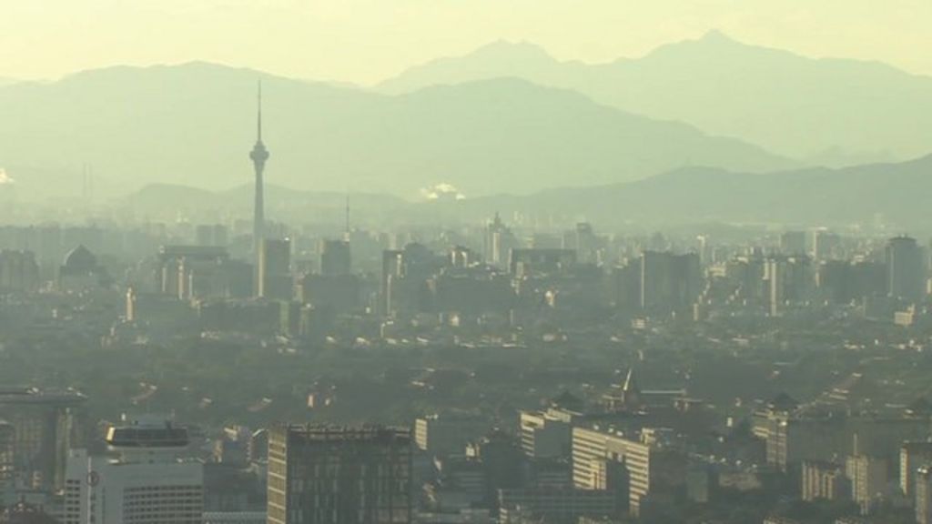 China pollution: Living in smog-filled Beijing in China - BBC Newsround