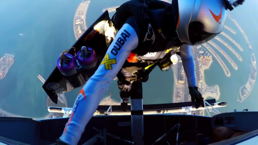 Men with jetpacks race with an airplane over Dubai - BBC Newsround