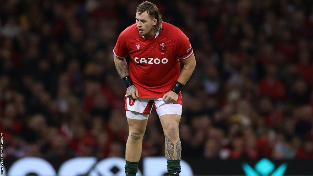 Sam Wainwright: Wales prop joins Scarlets from Saracens - BBC Sport