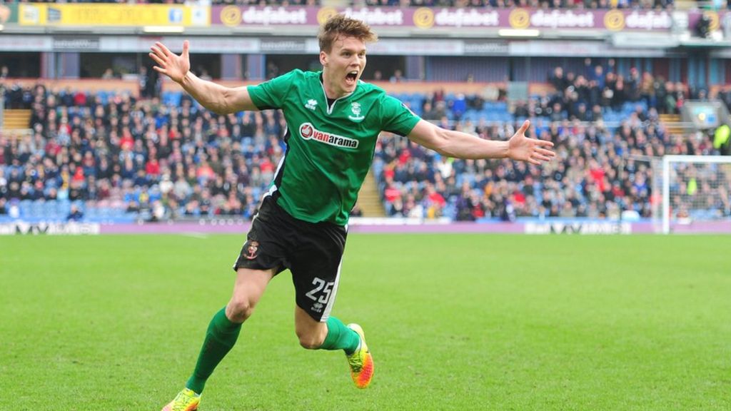 FA Cup: Sean Raggett heads Lincoln ahead against Burnley - BBC Sport