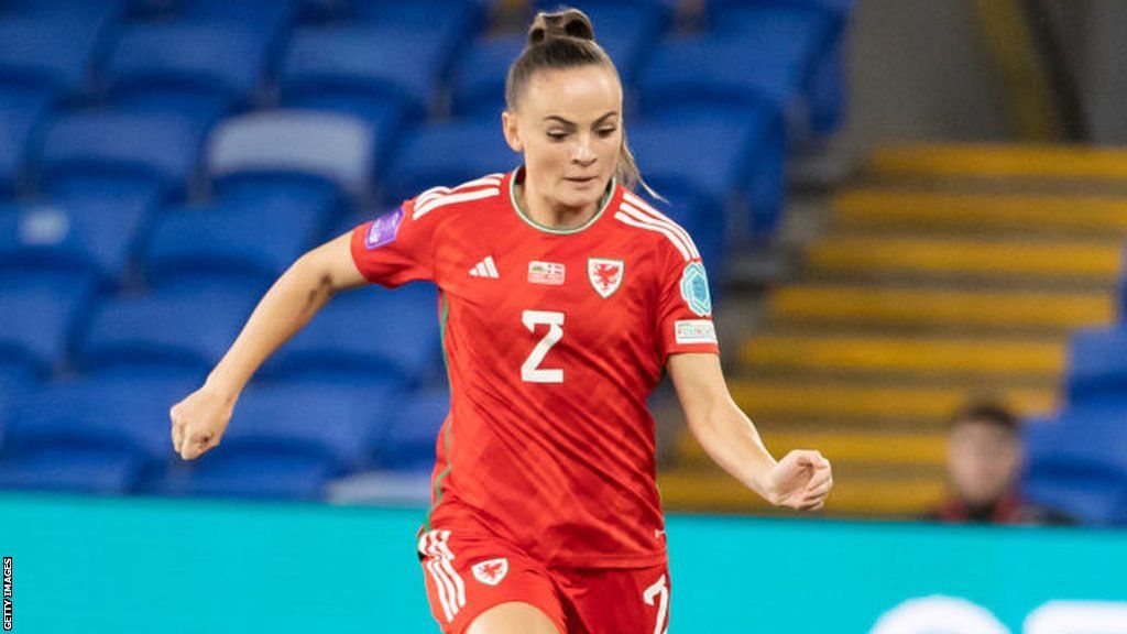 Lily Woodham: Wales full-back leaves Reading to join Seattle Reign ...