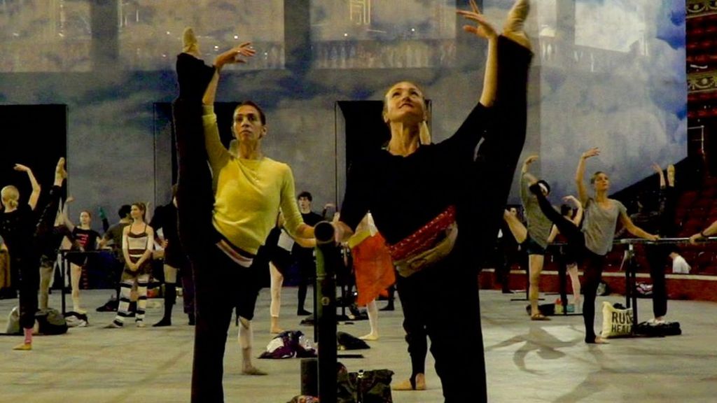 What's it like to be a professional ballet dancer? - BBC Newsround