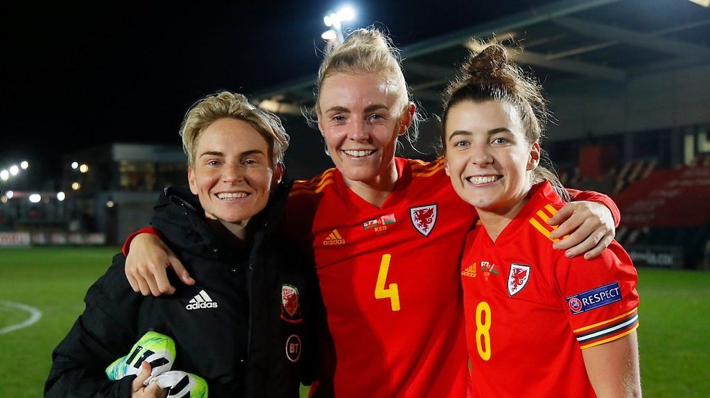 Jess Fishlock: Wales midfielder surprised by team-mates during ...