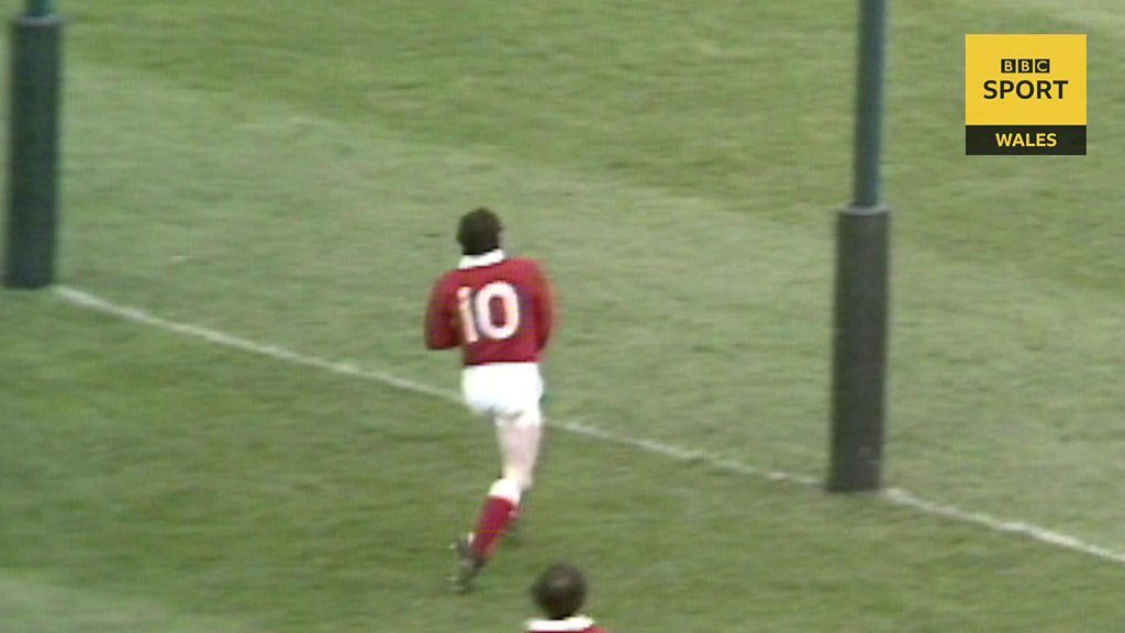 Phil Bennett: 'Try of the Championship' voted Wales' best ever - BBC Sport