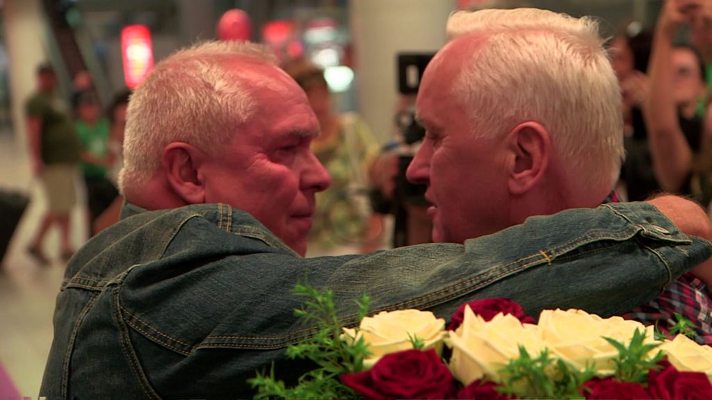 Twin brothers reunited after 70 years - BBC Newsround