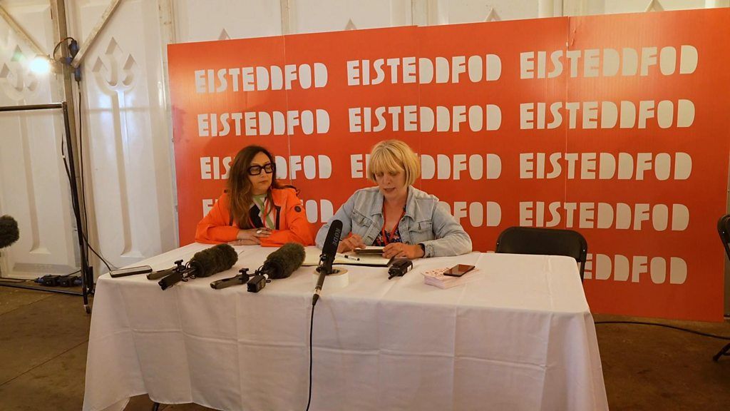 Eisteddfod: 'Dim dewis' ond cyflwyno cyrffyw i blant - BBC Cymru Fyw