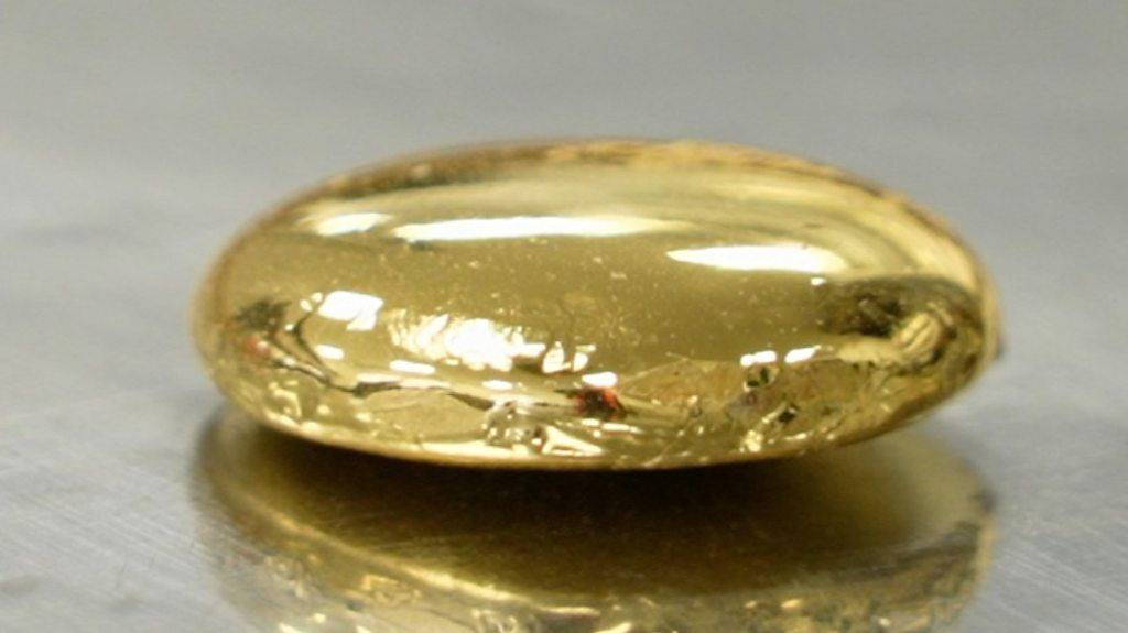 Merthyr: Thief switches £6k gold chain for 'worthless trinkets' - BBC News