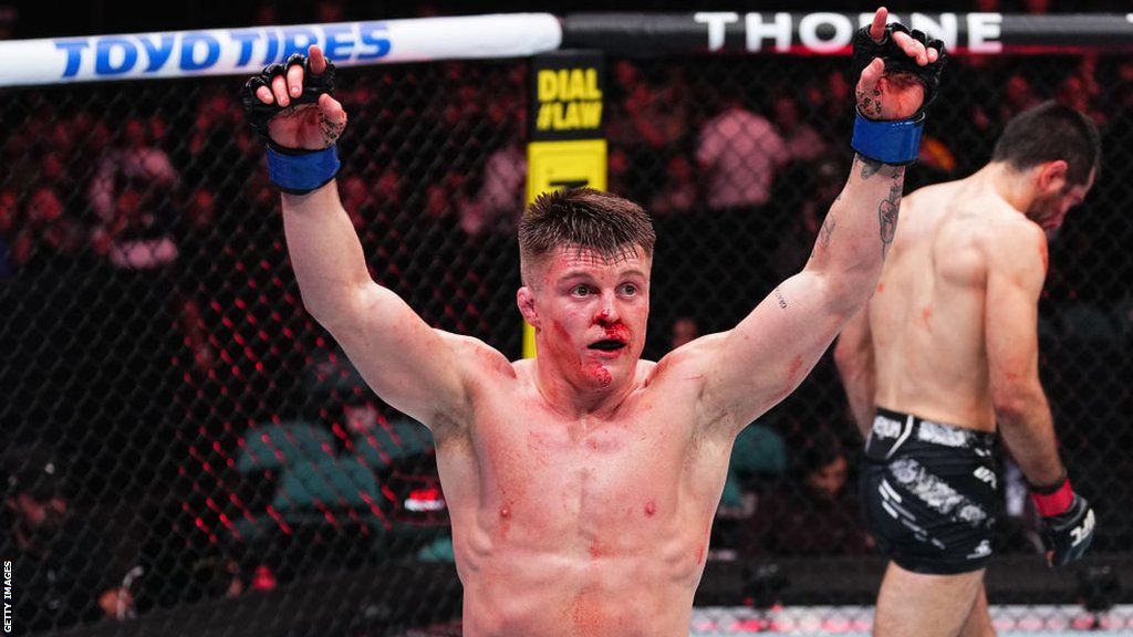 UFC: Caolan Loughran wins but Rhys McKee loses in Atlantic City - BBC Sport
