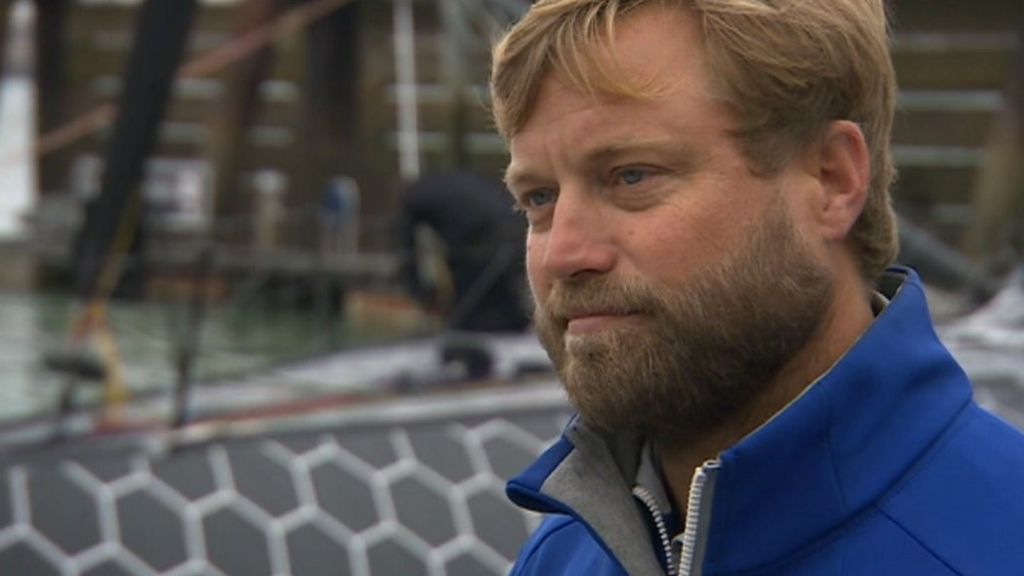 Alex Thomson rescued from sinking yacht - BBC News