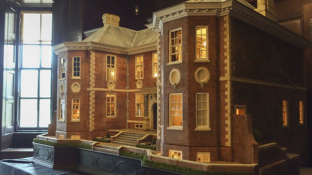 Miniaturised Ham House goes on show at Ham House in Surrey - BBC News