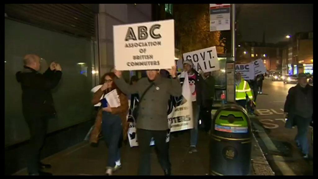 Southern rail row: Conductors begin two-day strike - BBC News