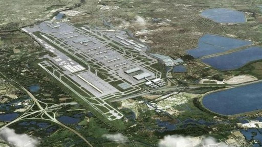 Report backs third Heathrow runway - BBC News