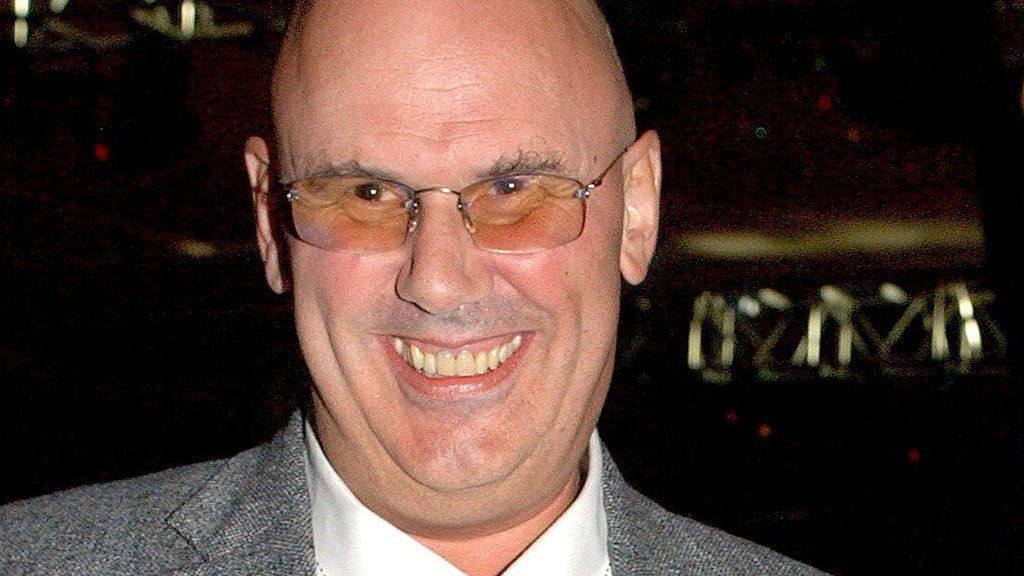 Robbie Williams pays tribute to manager David Enthoven - BBC News