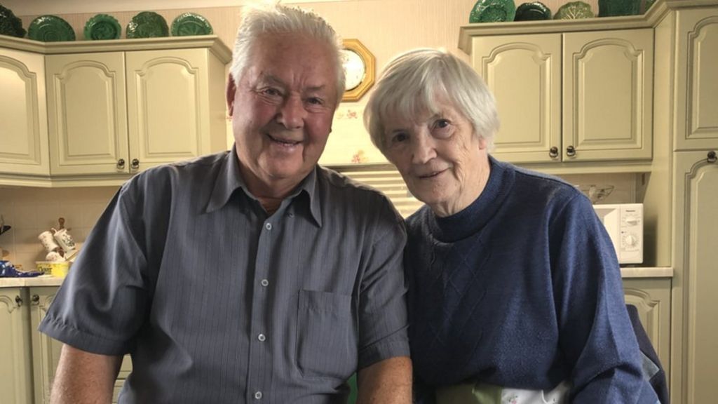 Trebor Edwards yn torri record i Sain - BBC Cymru Fyw