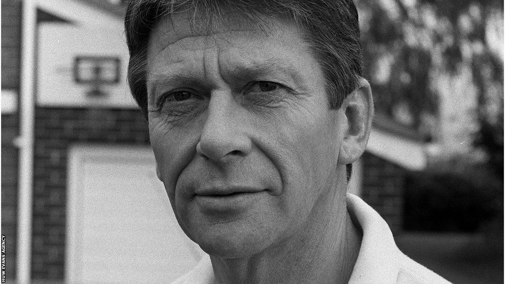 John Ryan: Former Wales coach dies aged 83 - BBC Sport