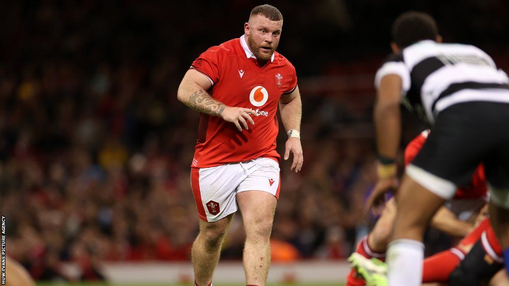 Lloyd Fairbrother: Dragons prop savours Wales debut in Barbarians ...