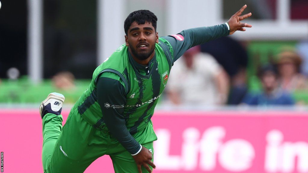 Rehan Ahmed: England all-rounder to stay with Leicestershire until 2027 - BBC Sport