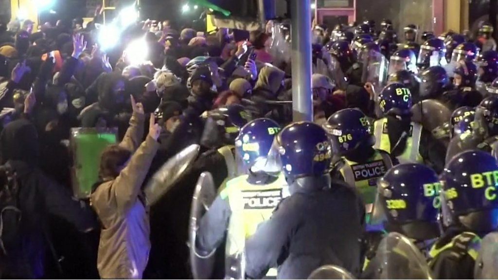 Kill the Bill protests: Seven arrests in Bristol's fifth demo - BBC News