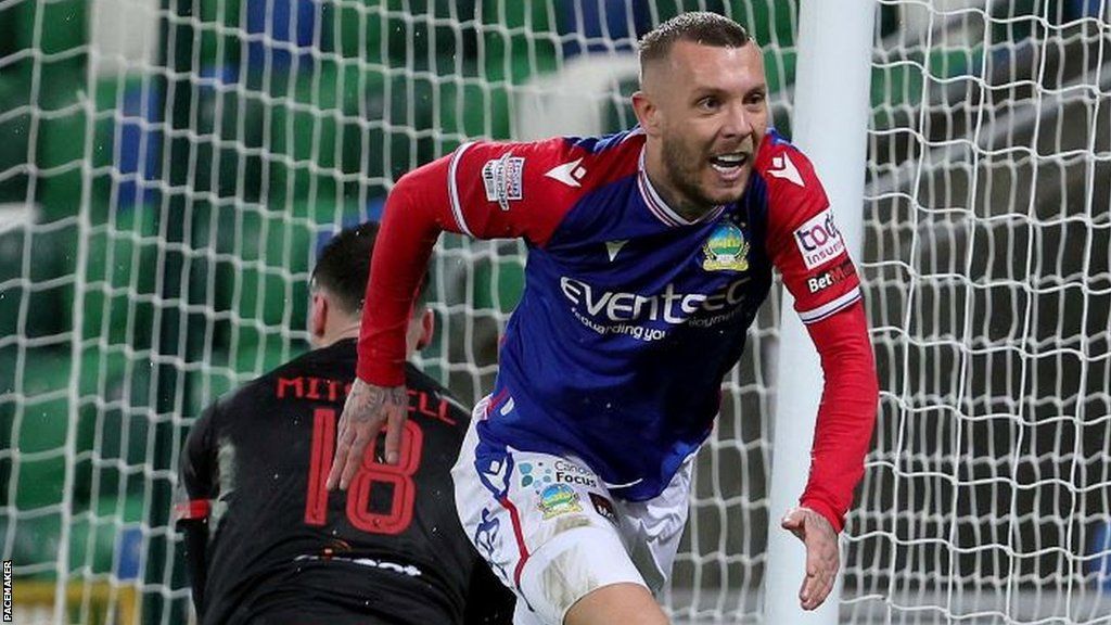 Irish Premiership: Linfield go top after 4-3 comeback win over 10-man ...