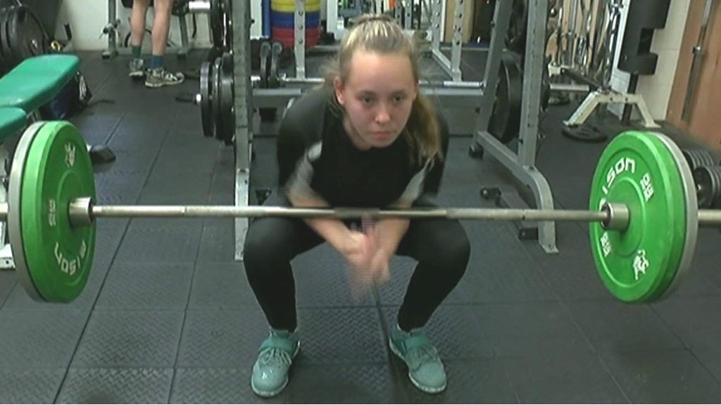 Lara Bennett: Meet the 14-year-old weightlifter breaking records - BBC ...