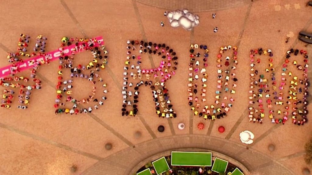 Commonwealth Games: Next host city Birmingham puts on a show in Gold ...